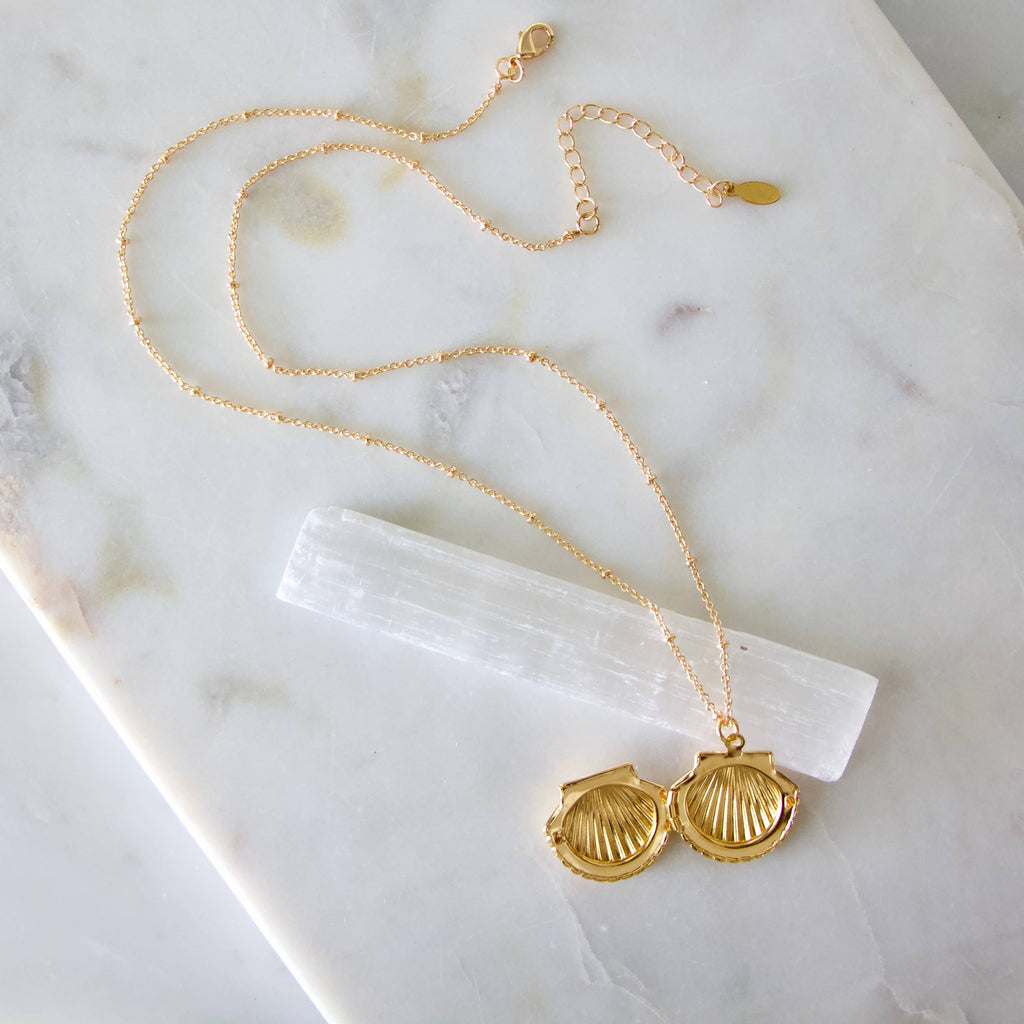 Shell Locket Necklace – CONRADO®