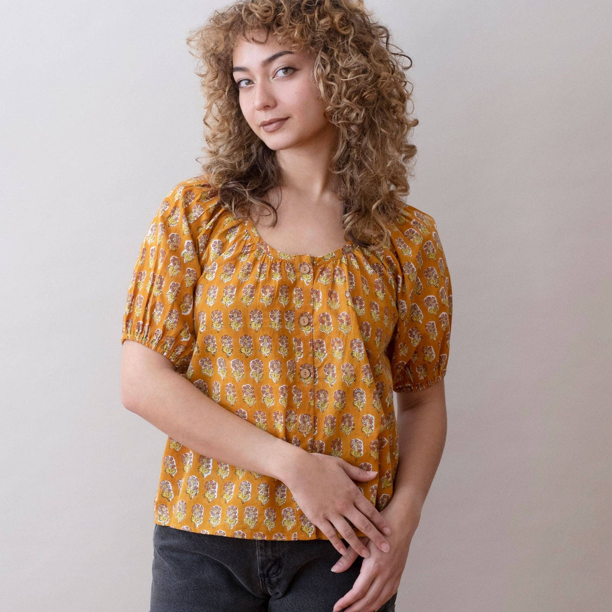Flora Top- Malin Gold – CONRADO®